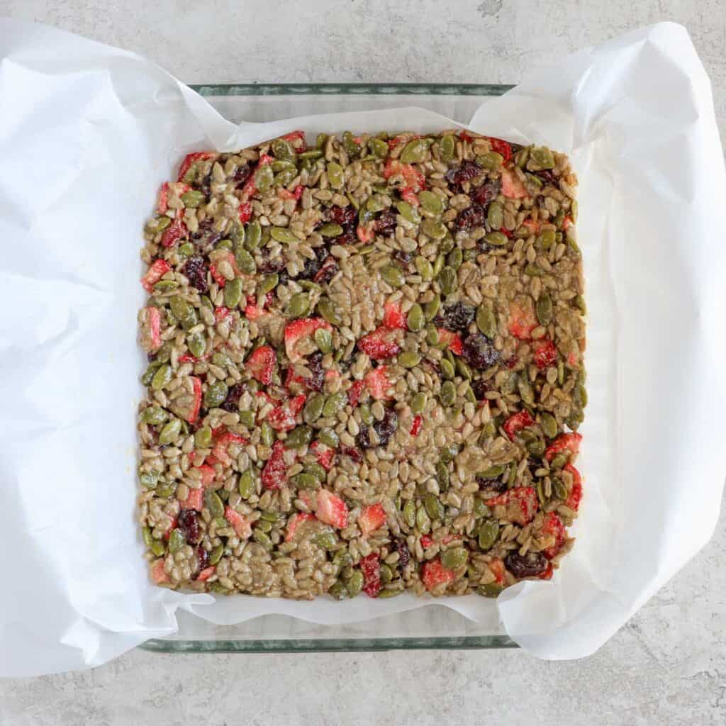 Strawberry Sunflower Seed Bars - Dessert Done Light | Desserts for your ...